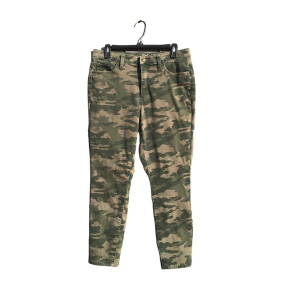 Universal Thread | Pants & Jumpsuits | Universal Thread Camo High Rise ...